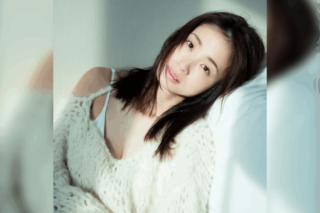 上戸彩、15年ぶり写真集『Midday Reverie』7月10日発売 台湾で撮影の自然体な魅力 - 8and...｜エイトアンド